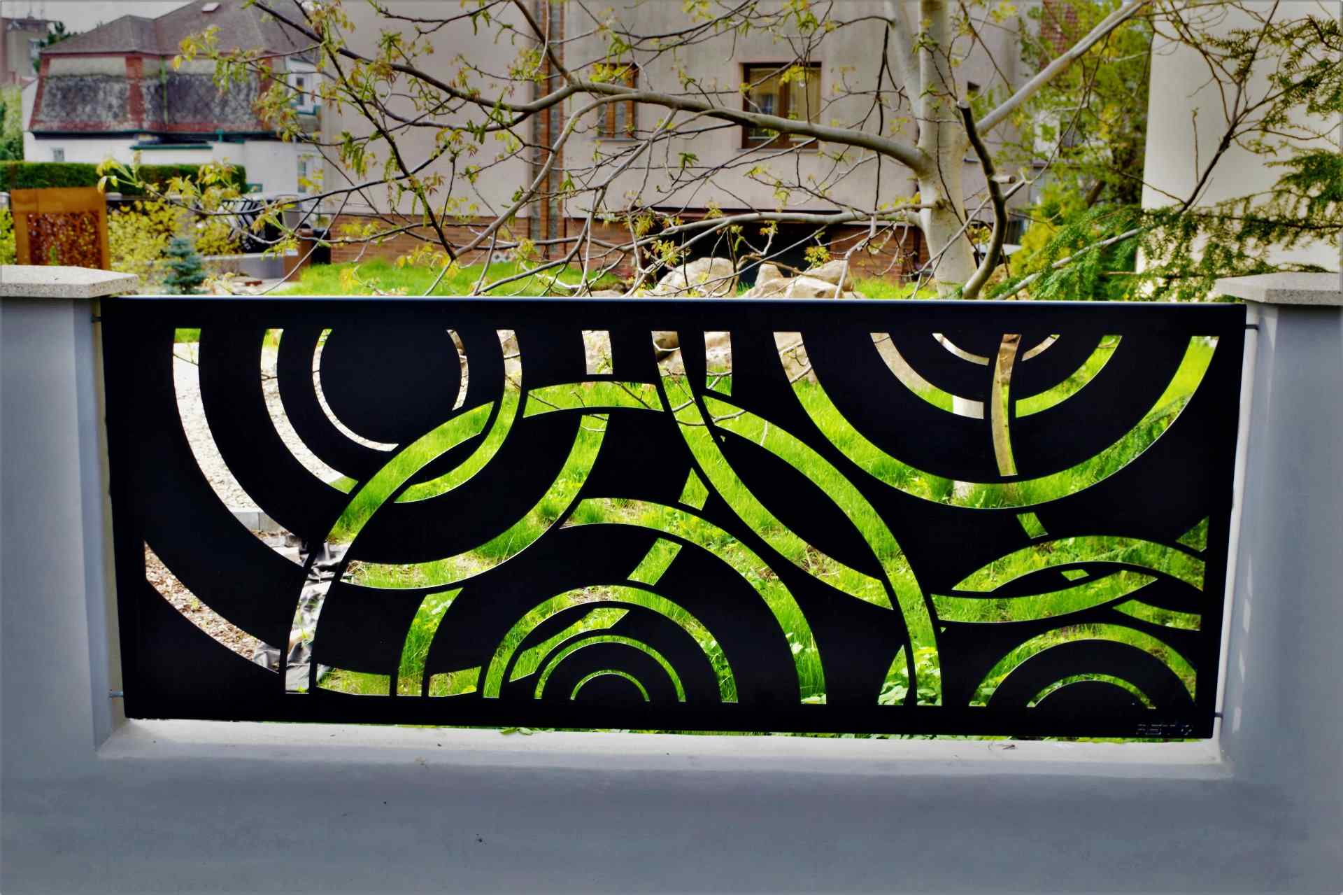 Proč jsou hliníkové ploty moderní a trendy